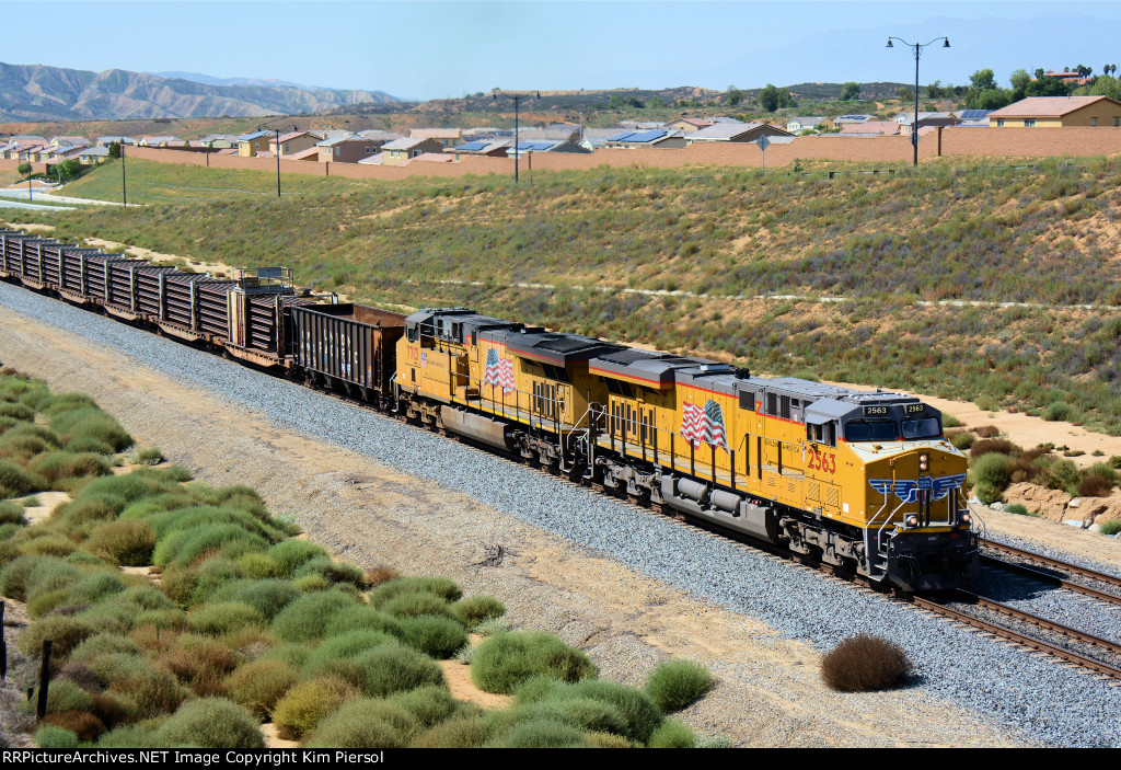 UP 2563 C45-AH Rail Train